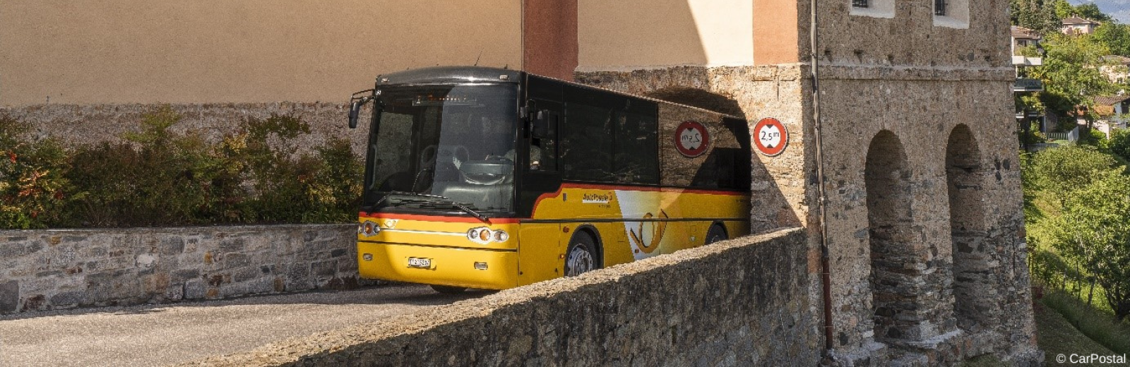 Le car postal, une véritable icône suisse | House of Switzerland